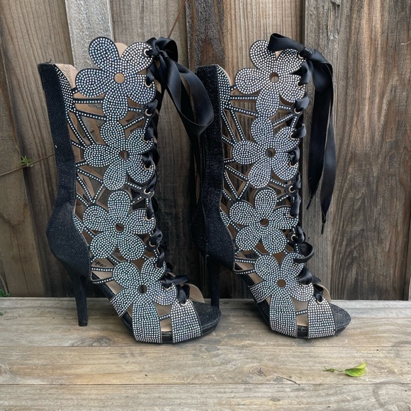 Risque | Shoes | Risqu Laser Cut Flower Lace Up Boot Size 8 | Poshmark